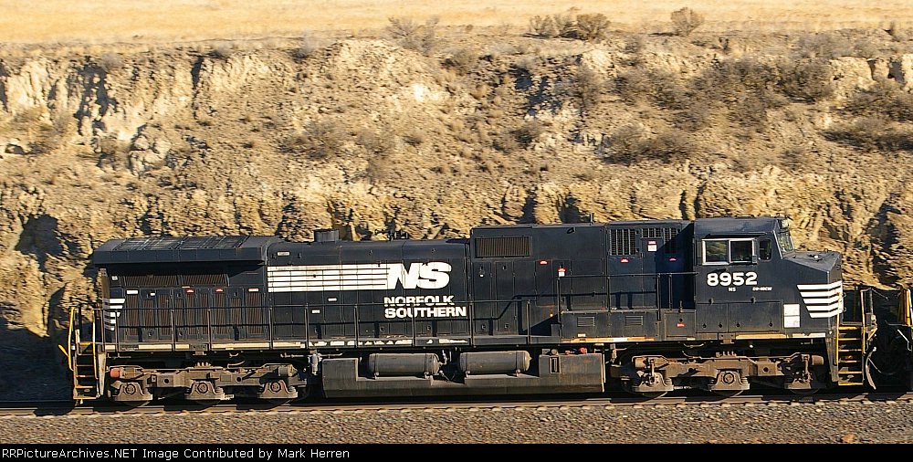 NS 8952